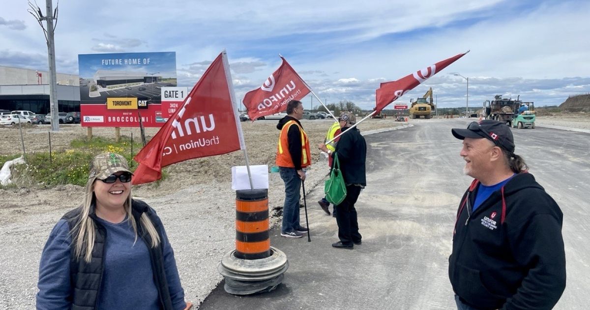 Unifor welcomes new members from Toromont Remanufacturing in Bradford ...
